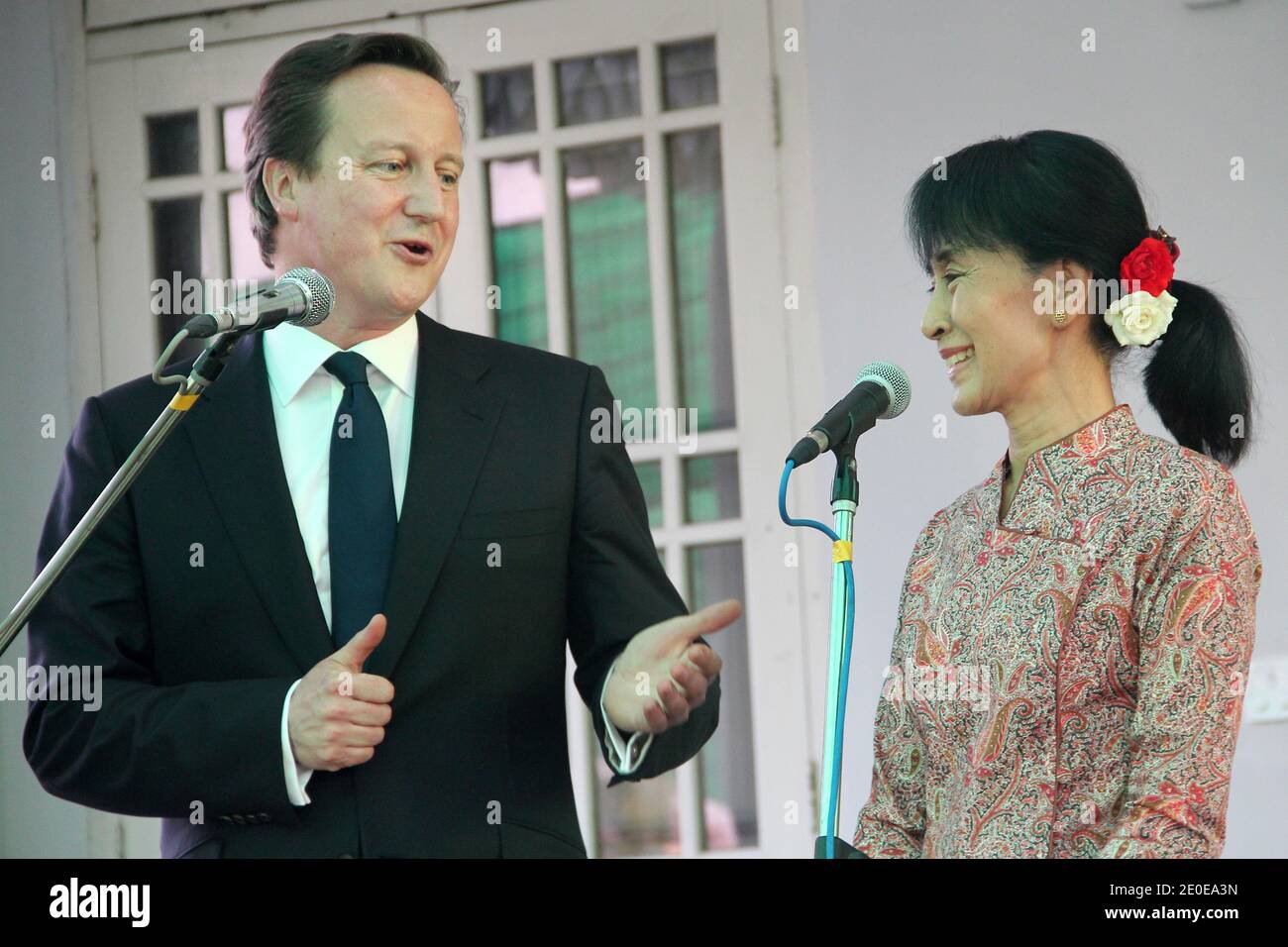Der britische Premierminister David Cameron und die Demokratieführerin ...
