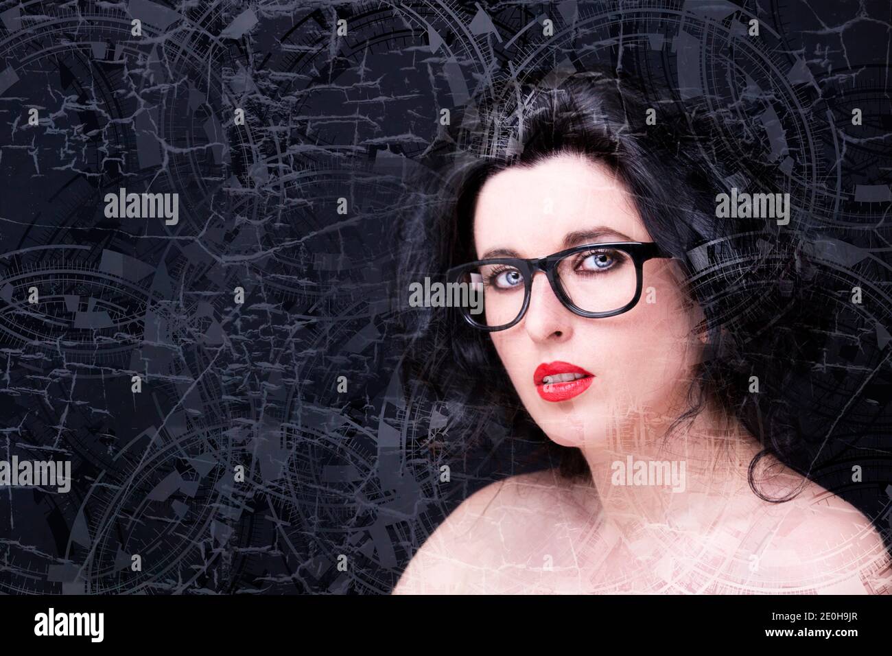 Schöne junge frau brille -Fotos und -Bildmaterial in hoher Auflösung ...