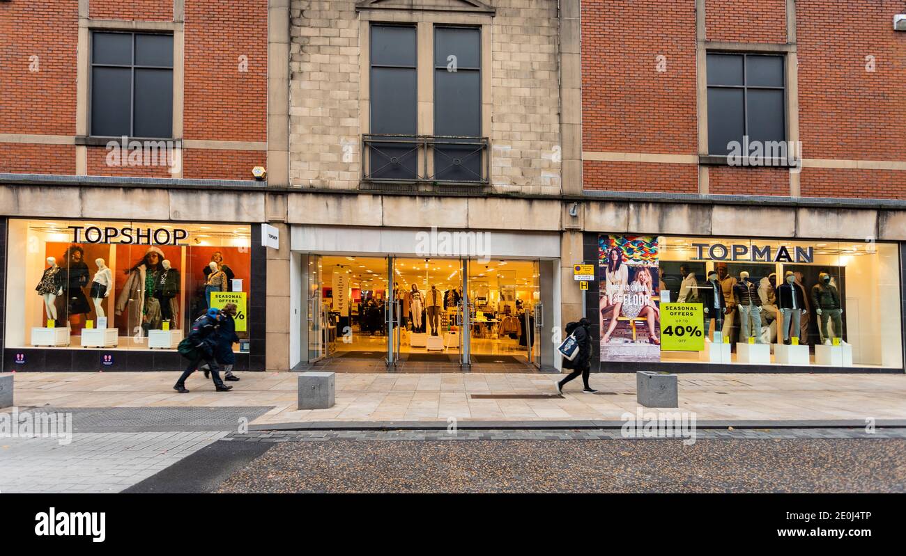 Clothes shop front window display shopping -Fotos und -Bildmaterial in ...