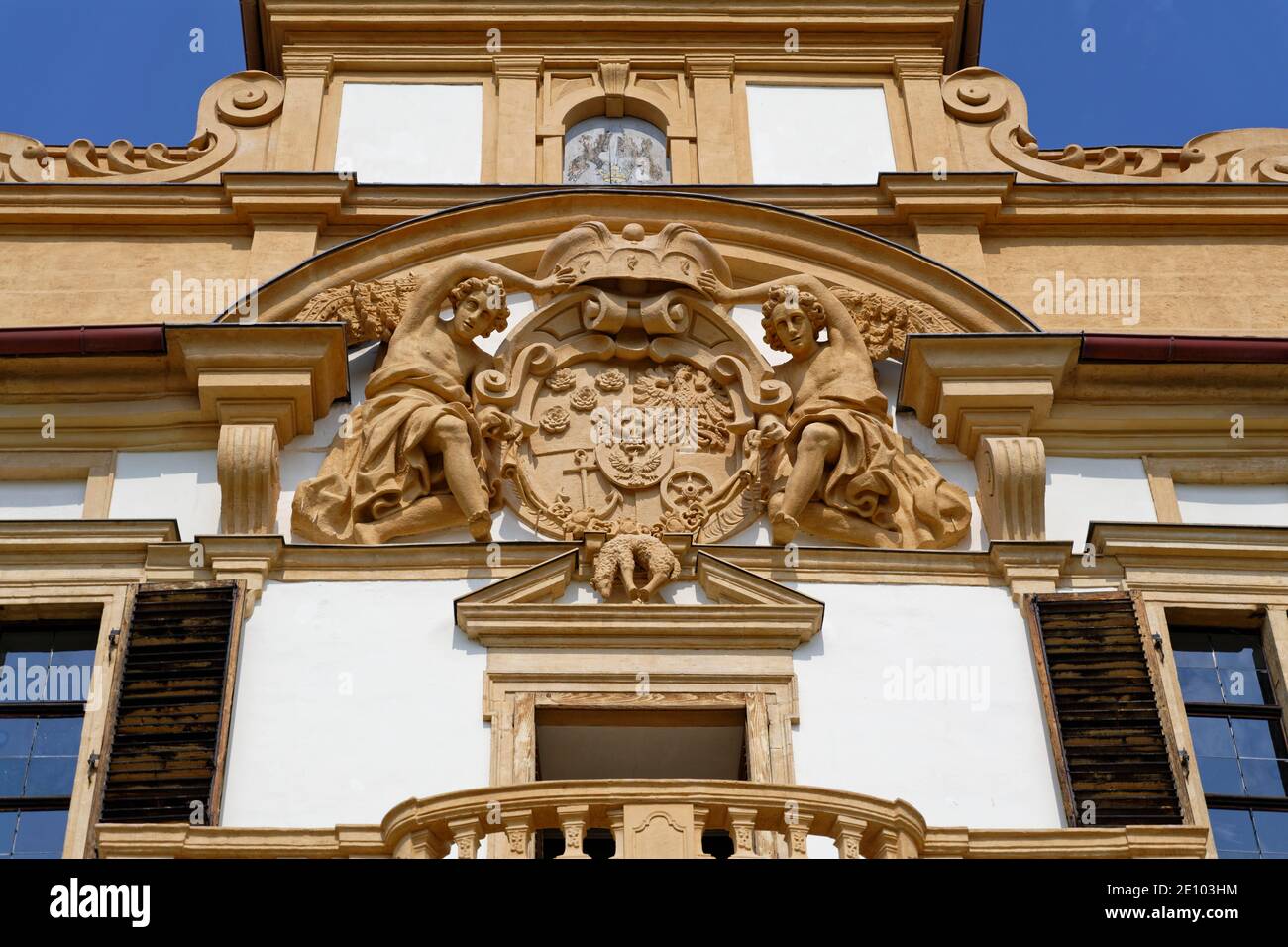 Schloss wappen -Fotos und -Bildmaterial in hoher Auflösung - Seite 4 ...