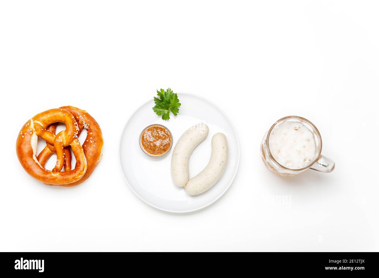 Weißwurst mit brezel und bier Ausgeschnittene Stockfotos und -bilder ...
