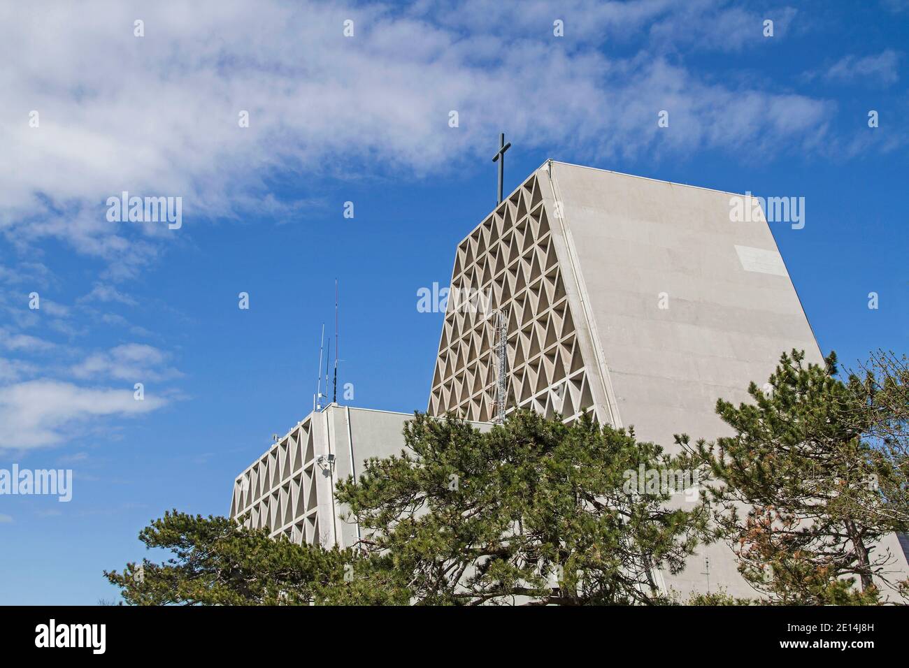 Hoch über der Bucht von Triest auf dem Karstgipfel des Monte Grisa ...