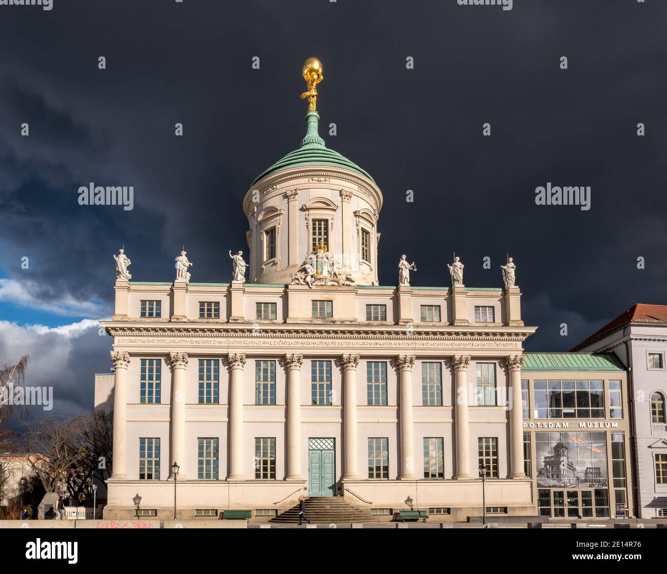 Atlas des alten rathauses von potsdam -Fotos und -Bildmaterial in hoher ...