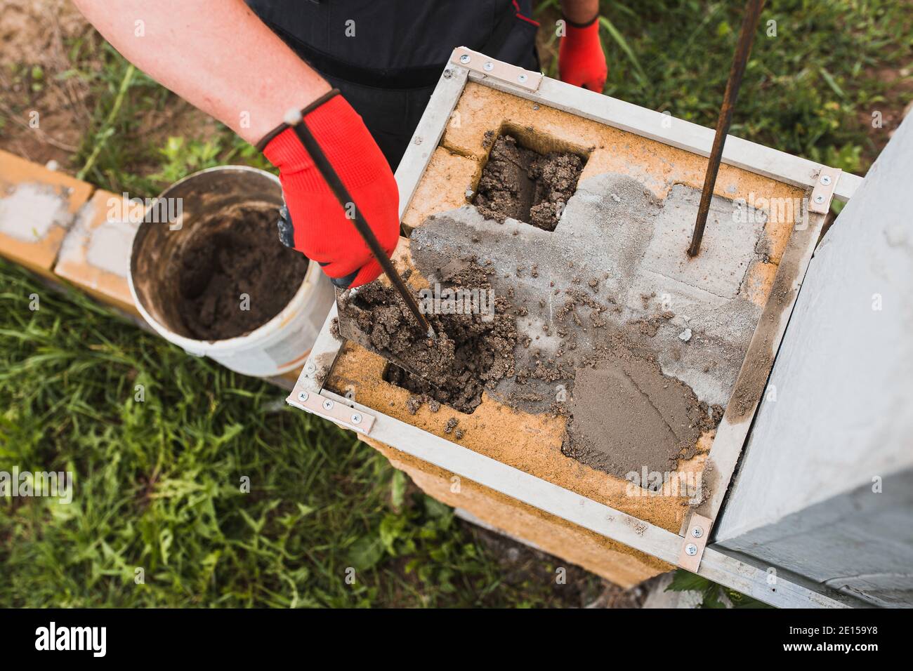 Baue einen ziegelzaun -Fotos und -Bildmaterial in hoher Auflösung – Alamy