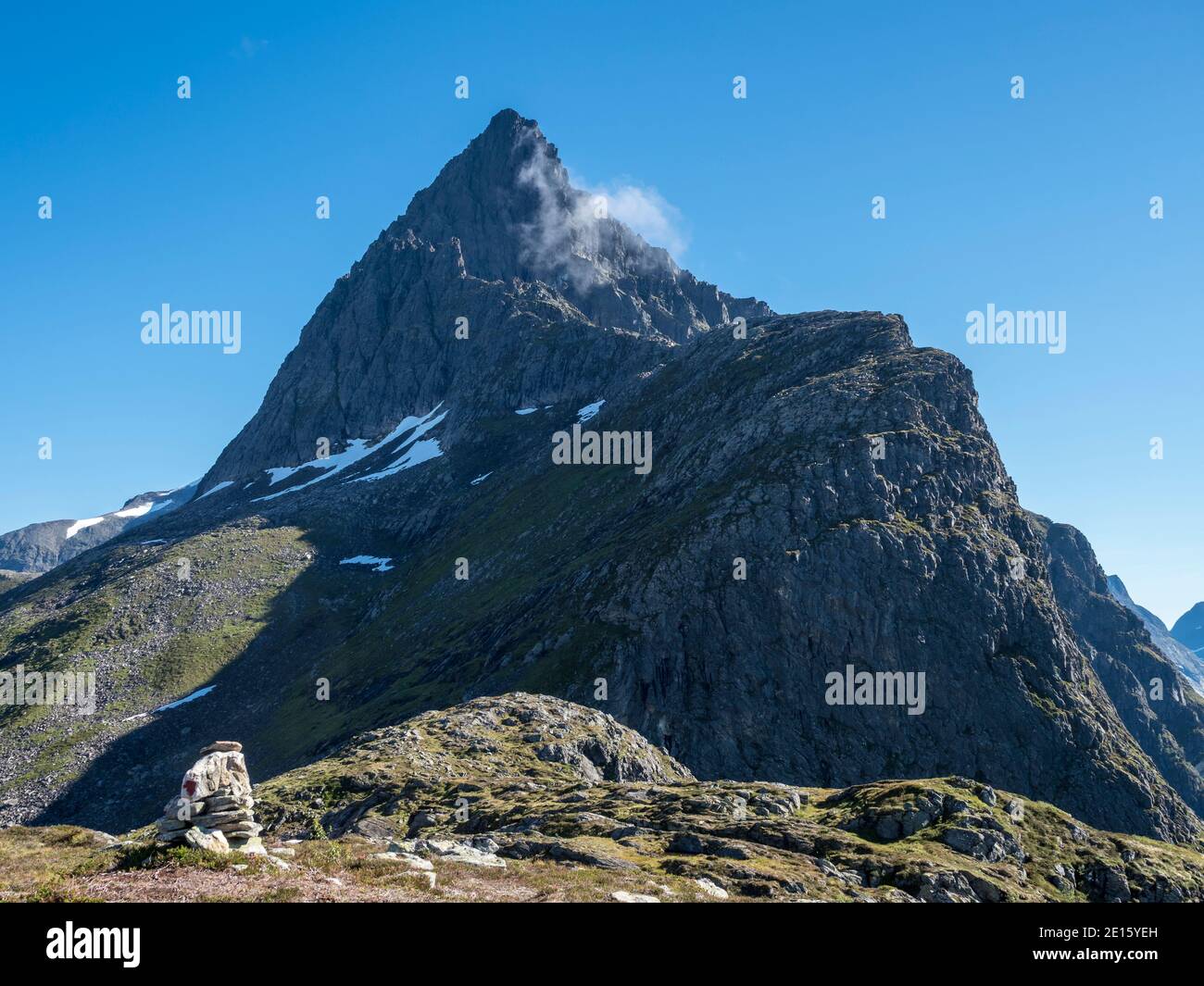 Slogen berg -Fotos und -Bildmaterial in hoher Auflösung – Alamy