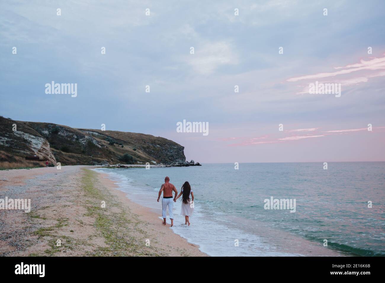 Barfuss gehen -Fotos und -Bildmaterial in hoher Auflösung – Alamy