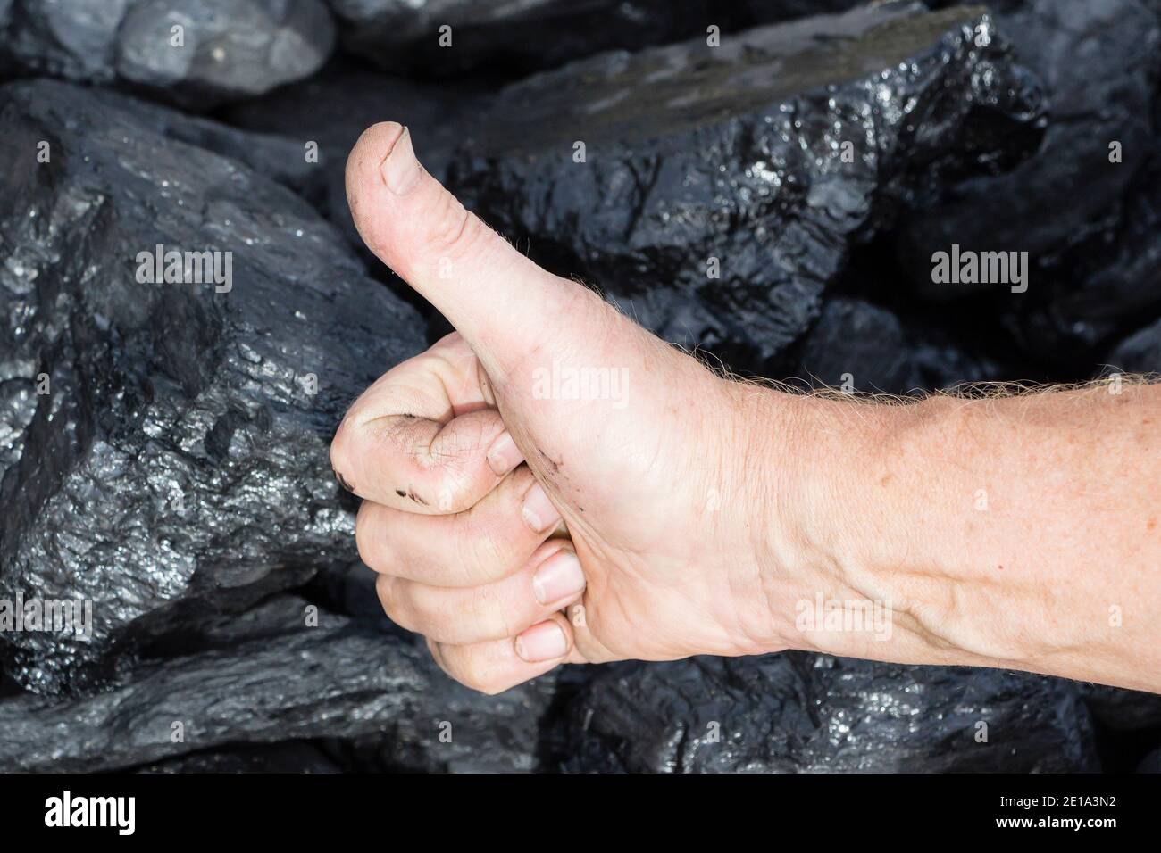 Mittelfinger nach oben -Fotos und -Bildmaterial in hoher Auflösung – Alamy