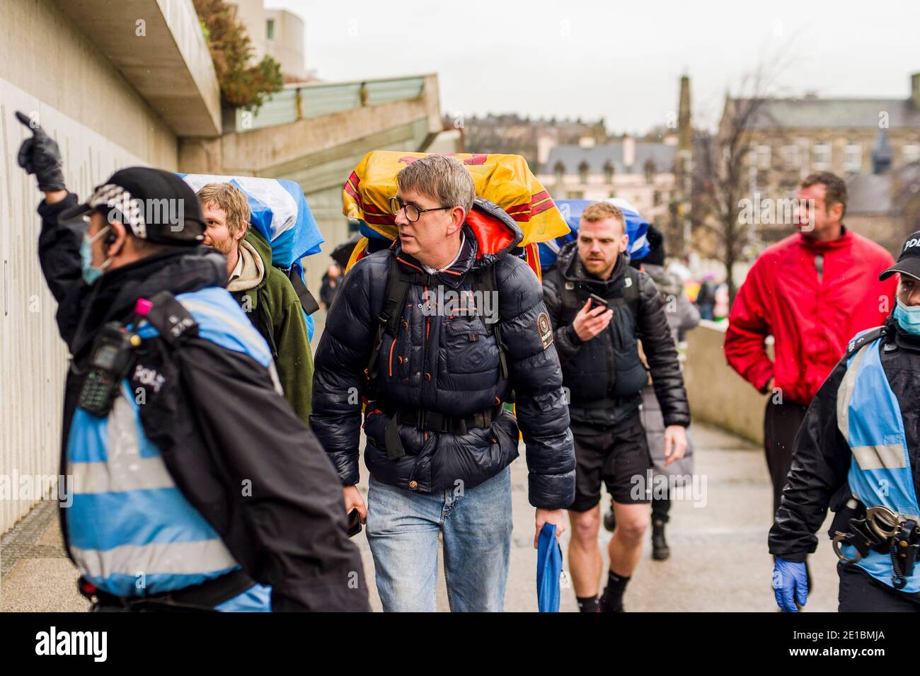 Anti covid 19 Gruppe 'Scotland gegen Aussperrung' marschieren von ...