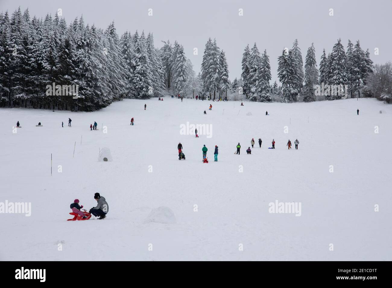 Rodeln rodelbahn winter -Fotos und -Bildmaterial in hoher Auflösung – Alamy