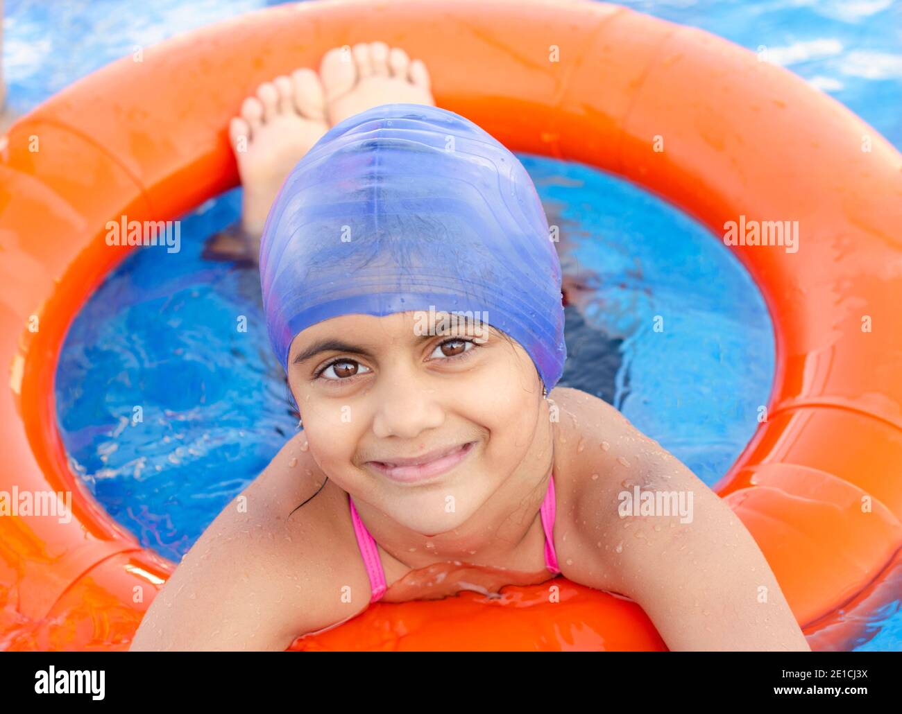 Indian girl swimming pool -Fotos und -Bildmaterial in hoher Auflösung ...