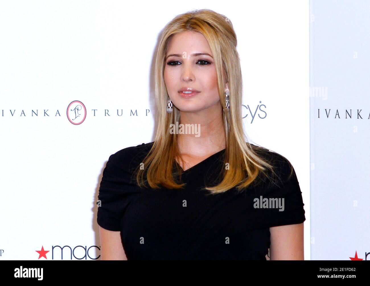 Markteinführung von ivanka trump schuhen -Fotos und -Bildmaterial in ...