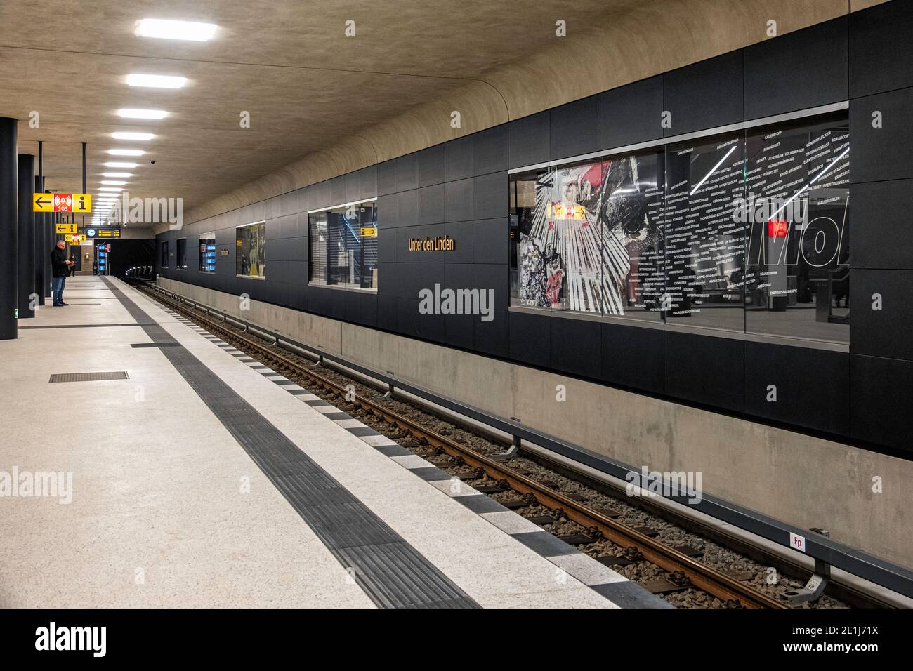 Die neue U-Bahn-Station unter den Linden bedient die U5 Und U6 Linien ...