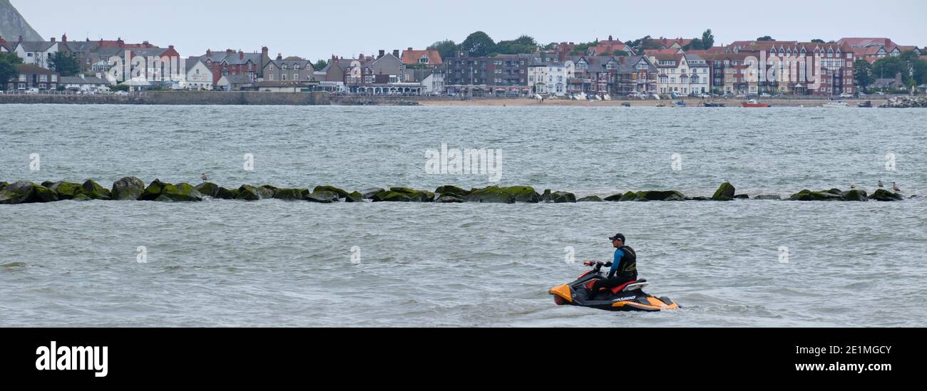 Jet ski am strand -Fotos und -Bildmaterial in hoher Auflösung – Alamy