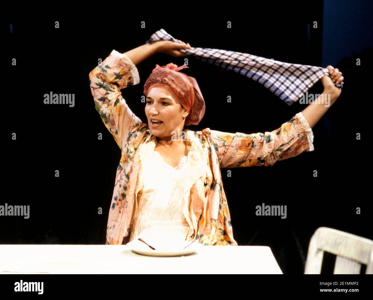 Susan Fleetwood (Ella) im FLUCH DER HUNGERNDEN KLASSE von Sam Shepard ...