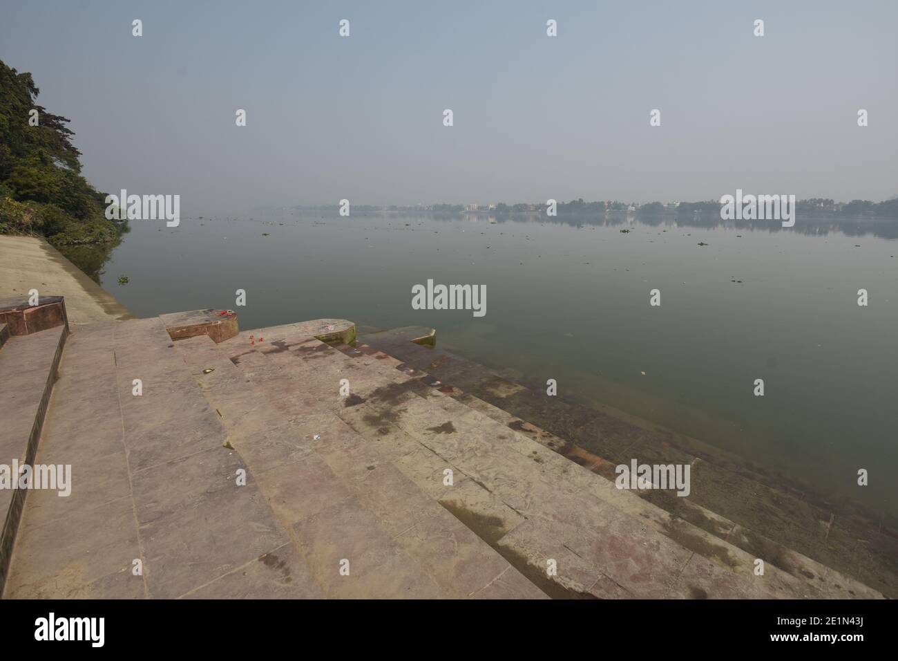 Baden Ghat von Dwadash Shiva mandir Komplex neben dem Ganges, 21 Grand ...