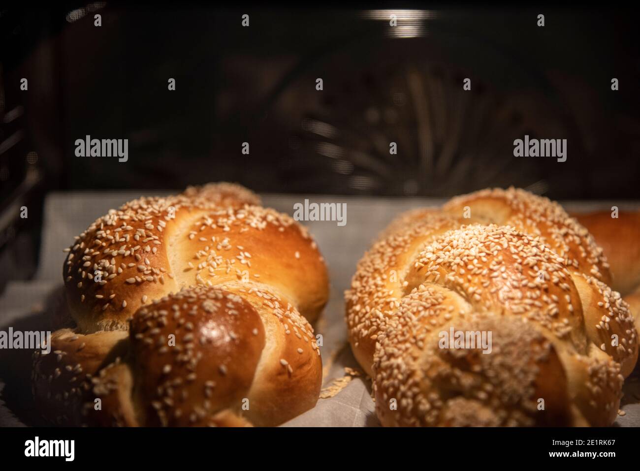 Shabbat Mahlzeit Challah Brot Teilen Stockfotos und -bilder Kaufen - Alamy