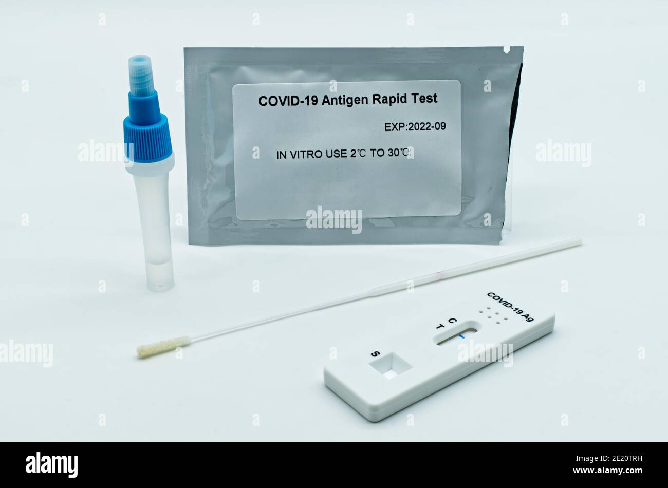 Covid 19 antigen schnelltest -Fotos und -Bildmaterial in hoher ...