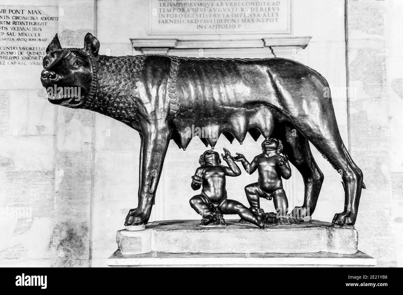 Rom mythos kapitolinische wölfin Schwarzweiß-Stockfotos und -bilder - Alamy