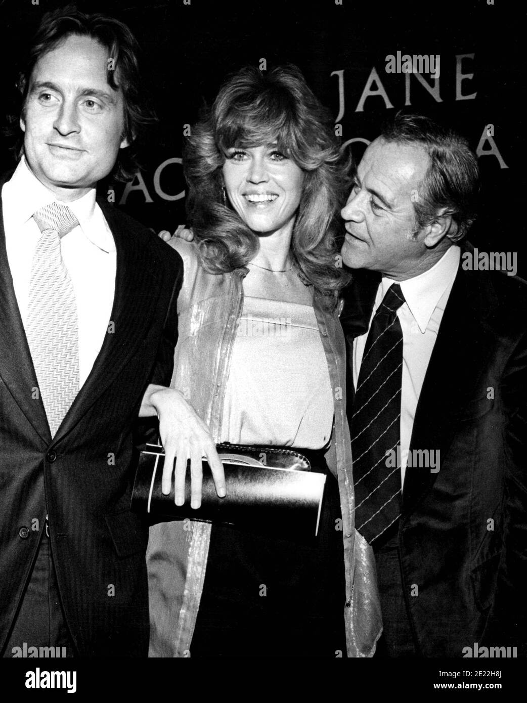 Michael Douglas, Jane Fonda und Jack Lemmon bei der Premiere von China ...