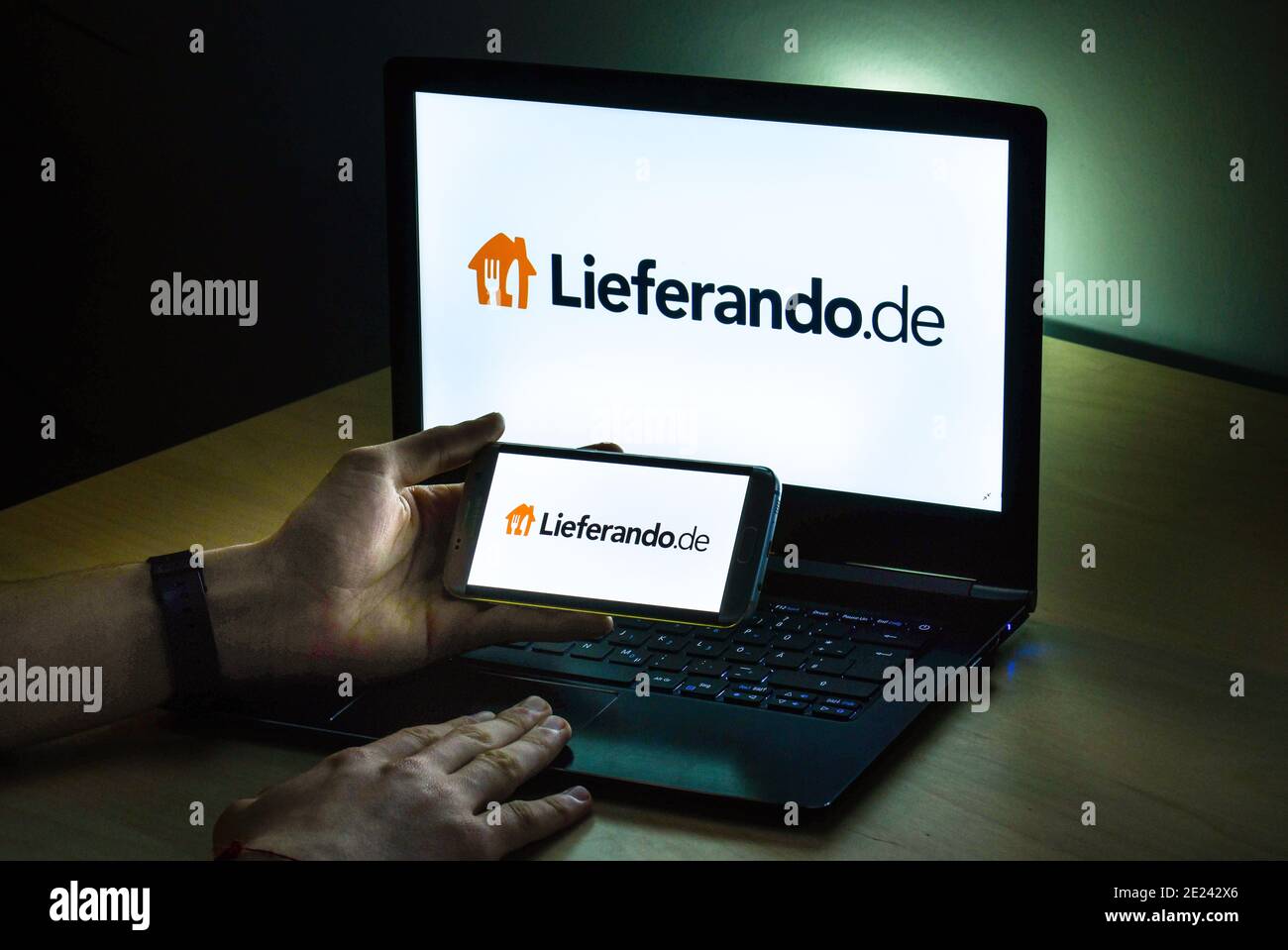 Lieferando logo -Fotos und -Bildmaterial in hoher Auflösung – Alamy