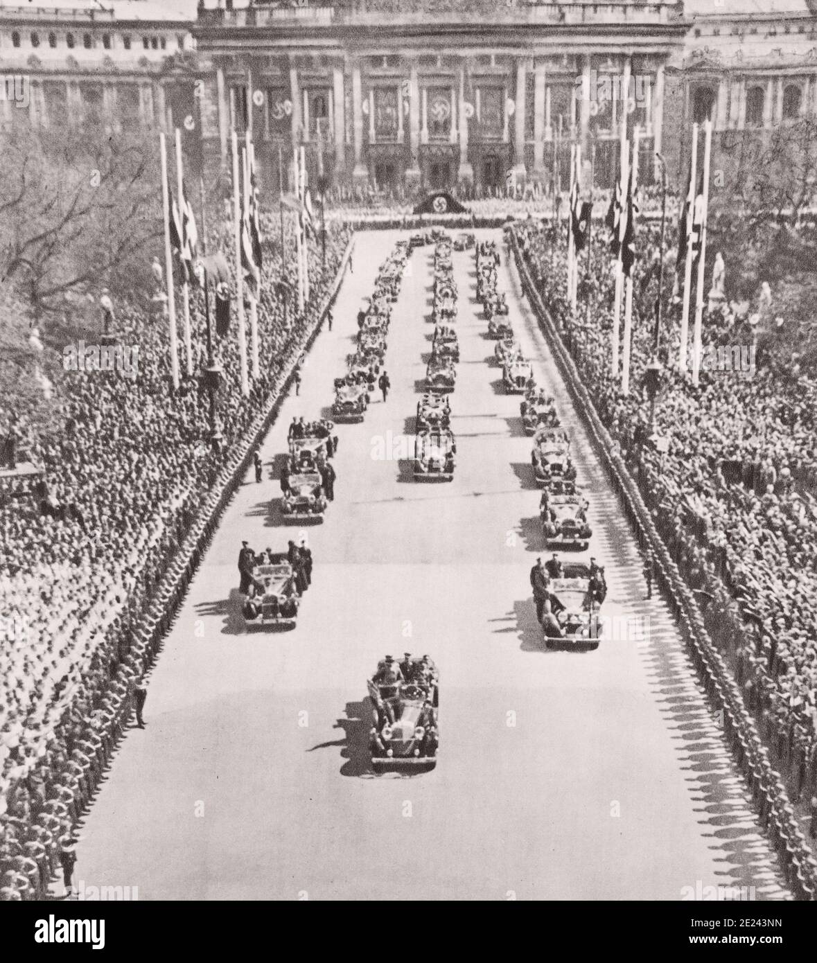 Der Anschluss gelang: Hitler in Wien (April 1938). Die Reich begann die ...