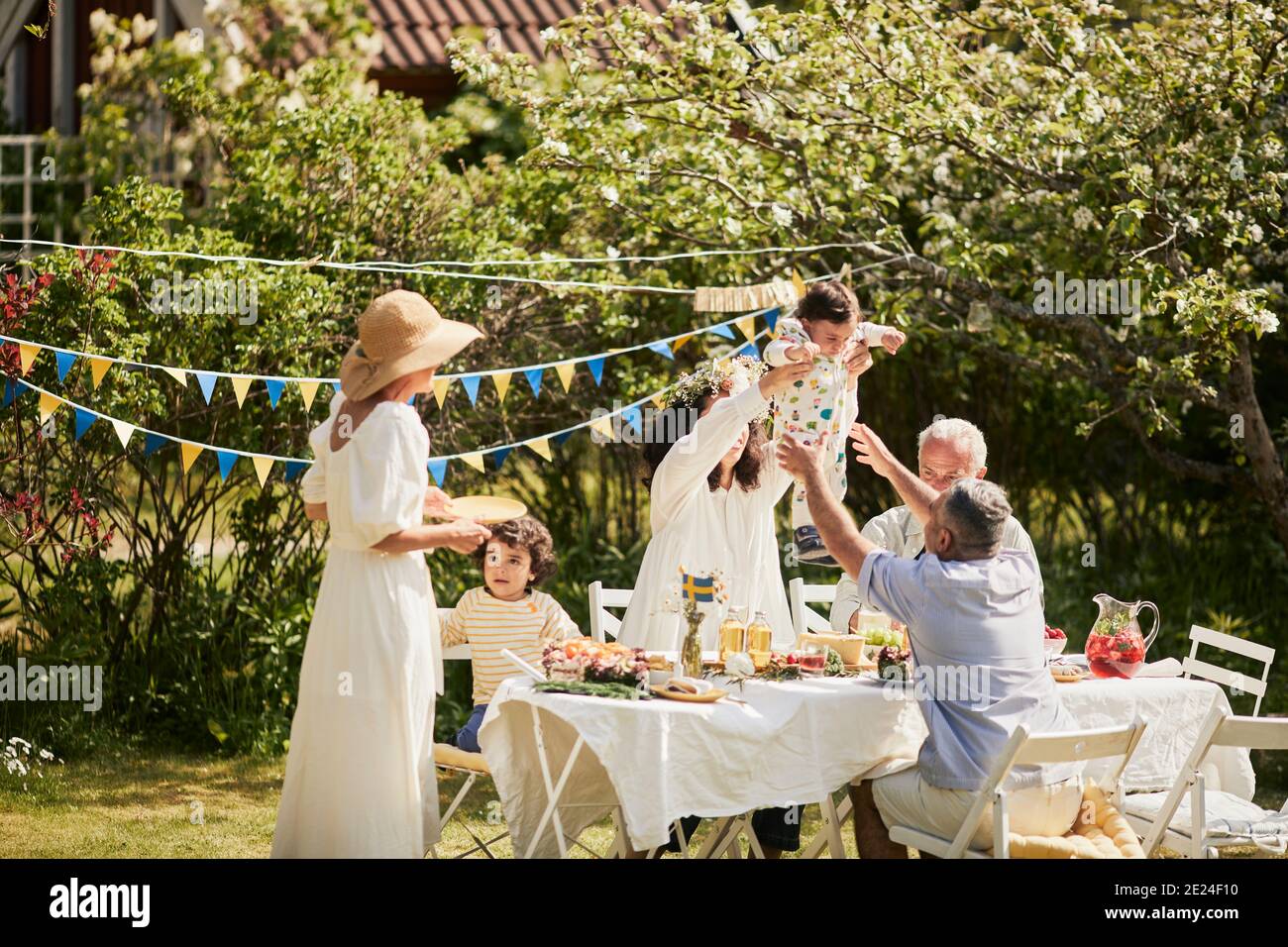 Familie fieren -Fotos und -Bildmaterial in hoher Auflösung – Alamy
