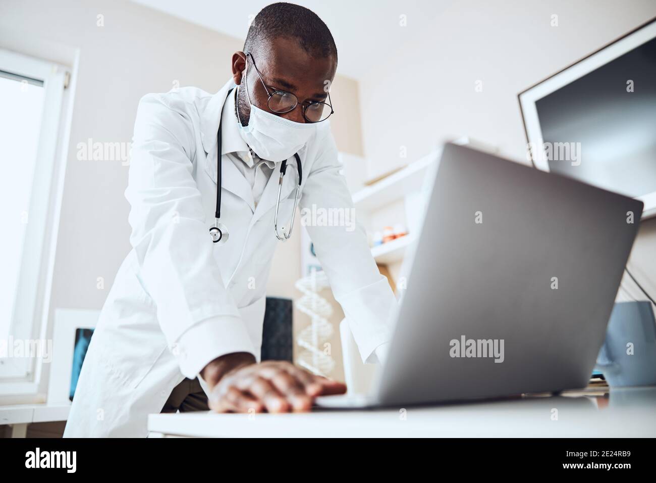 Computer Arbeiter Stockfotos und -bilder Kaufen - Alamy