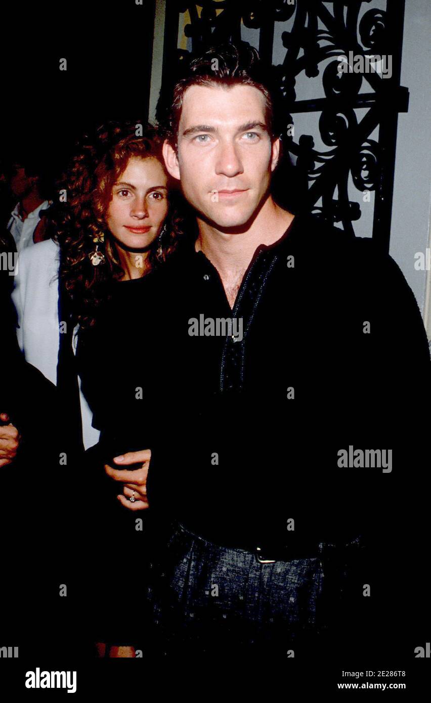 Dylan Mcdermott Julia Roberts SNL's "Dylan McDermott Or Dermot