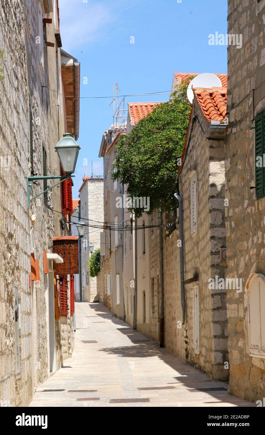 Die engen Gassen der Altstadt, Rab Stadt, Insel Rab Kroatien ...