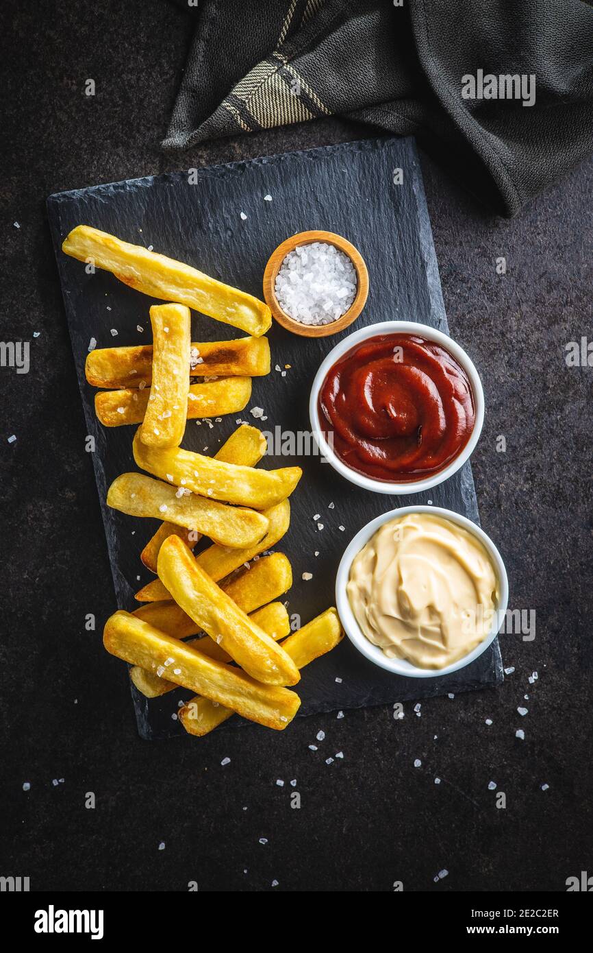 Pommes und mayo -Fotos und -Bildmaterial in hoher Auflösung – Alamy