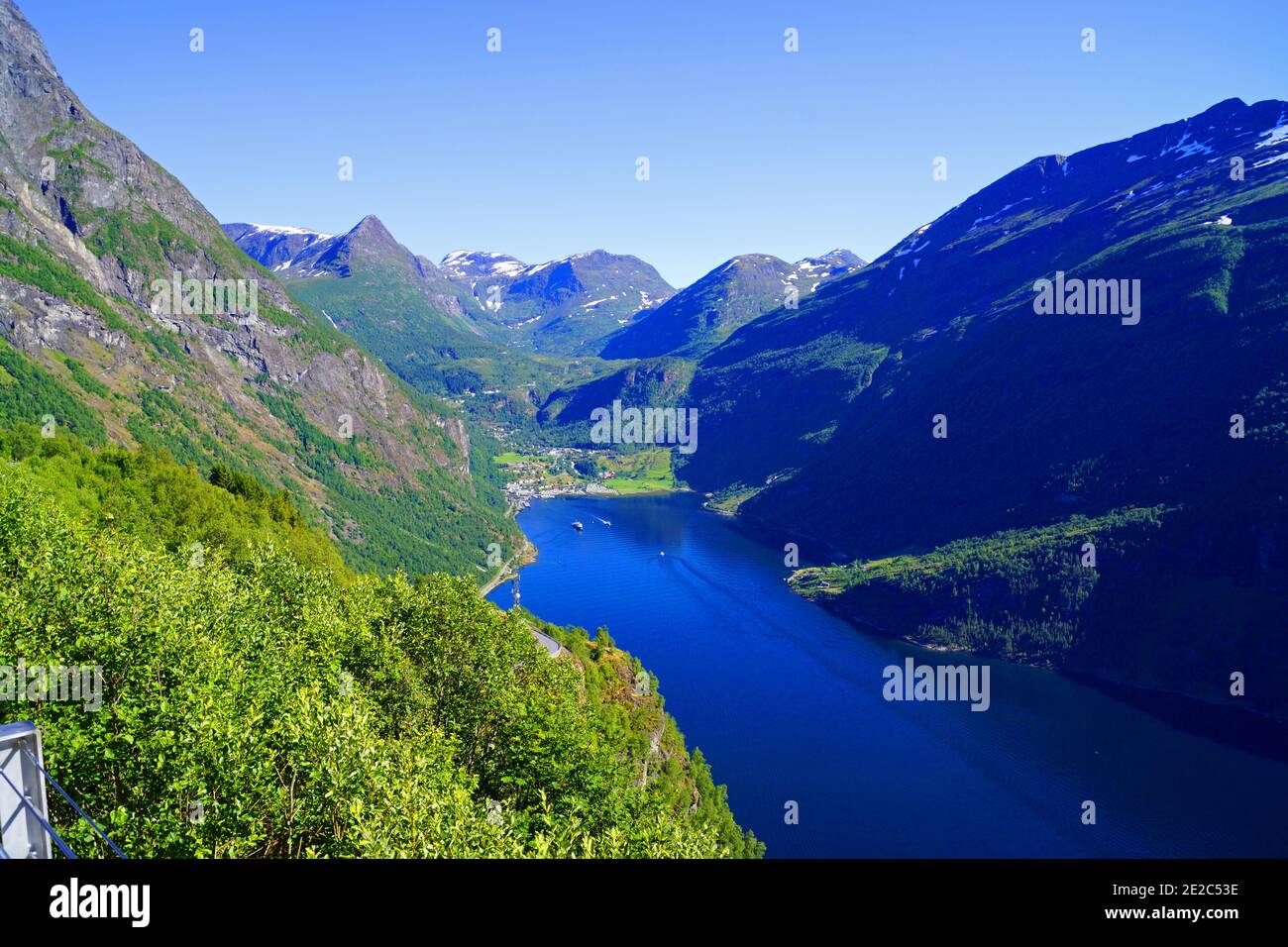 Blick auf den geirangerfjord -Fotos und -Bildmaterial in hoher ...