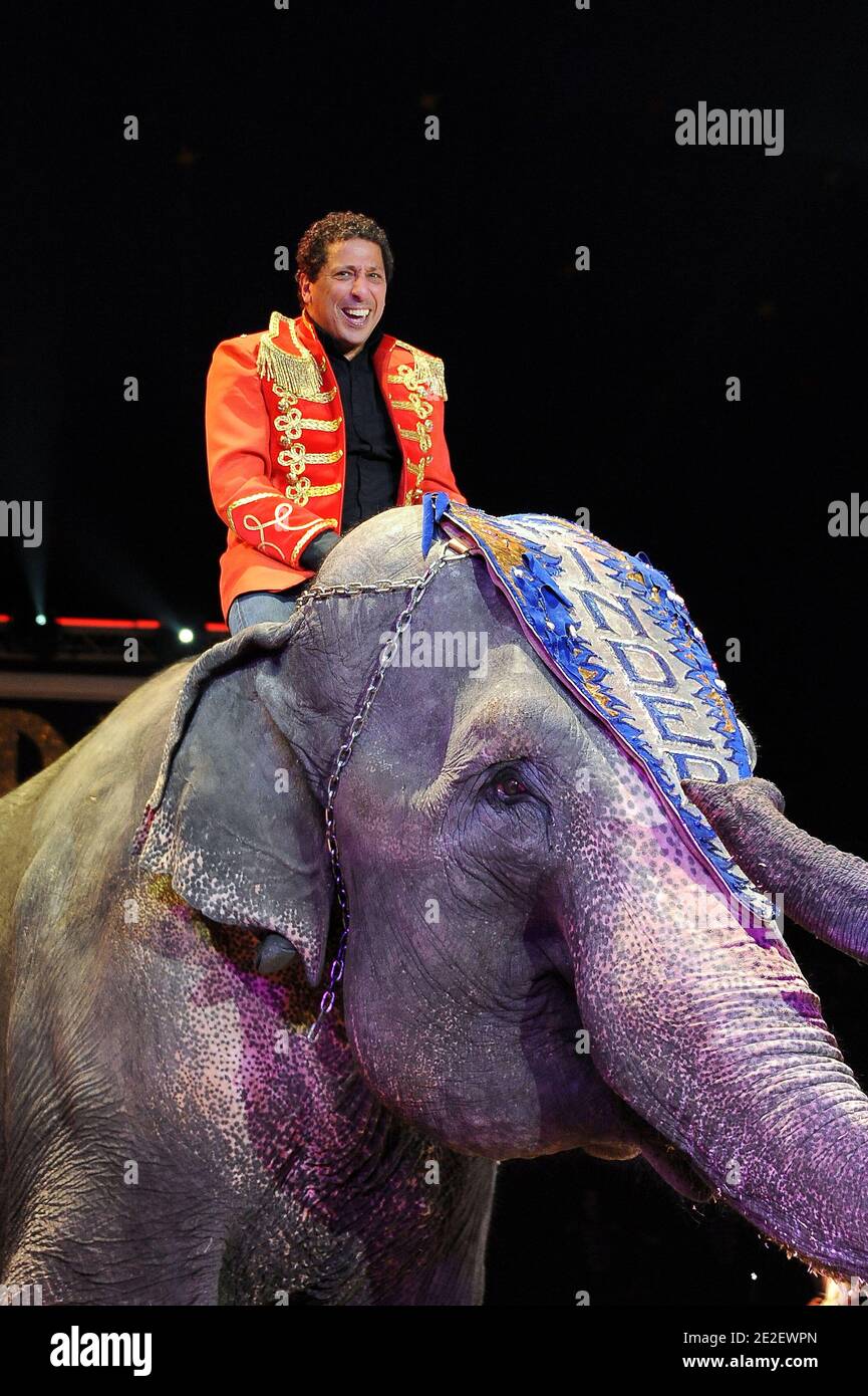 Pinder circus -Fotos und -Bildmaterial in hoher Auflösung – Alamy