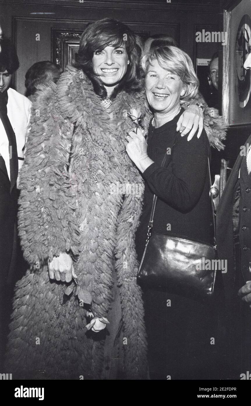 LINDA GRAU mit Barbara Bel Geddes Credit: Ralph Dominguez/MediaPunch ...