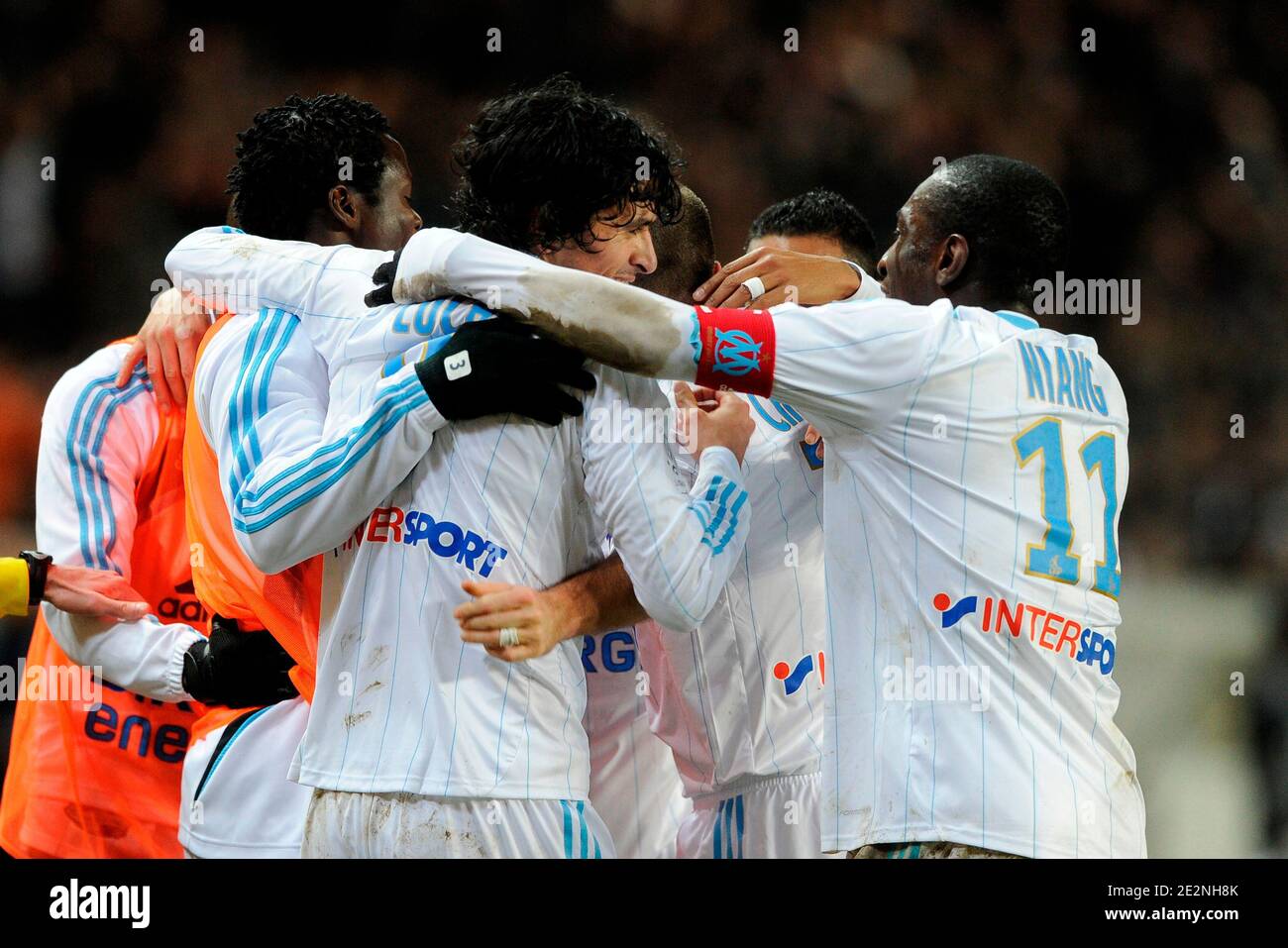 Der Marseiller Benoit Cheyrou feiert am 28. Februar 2010 mit seinen ...