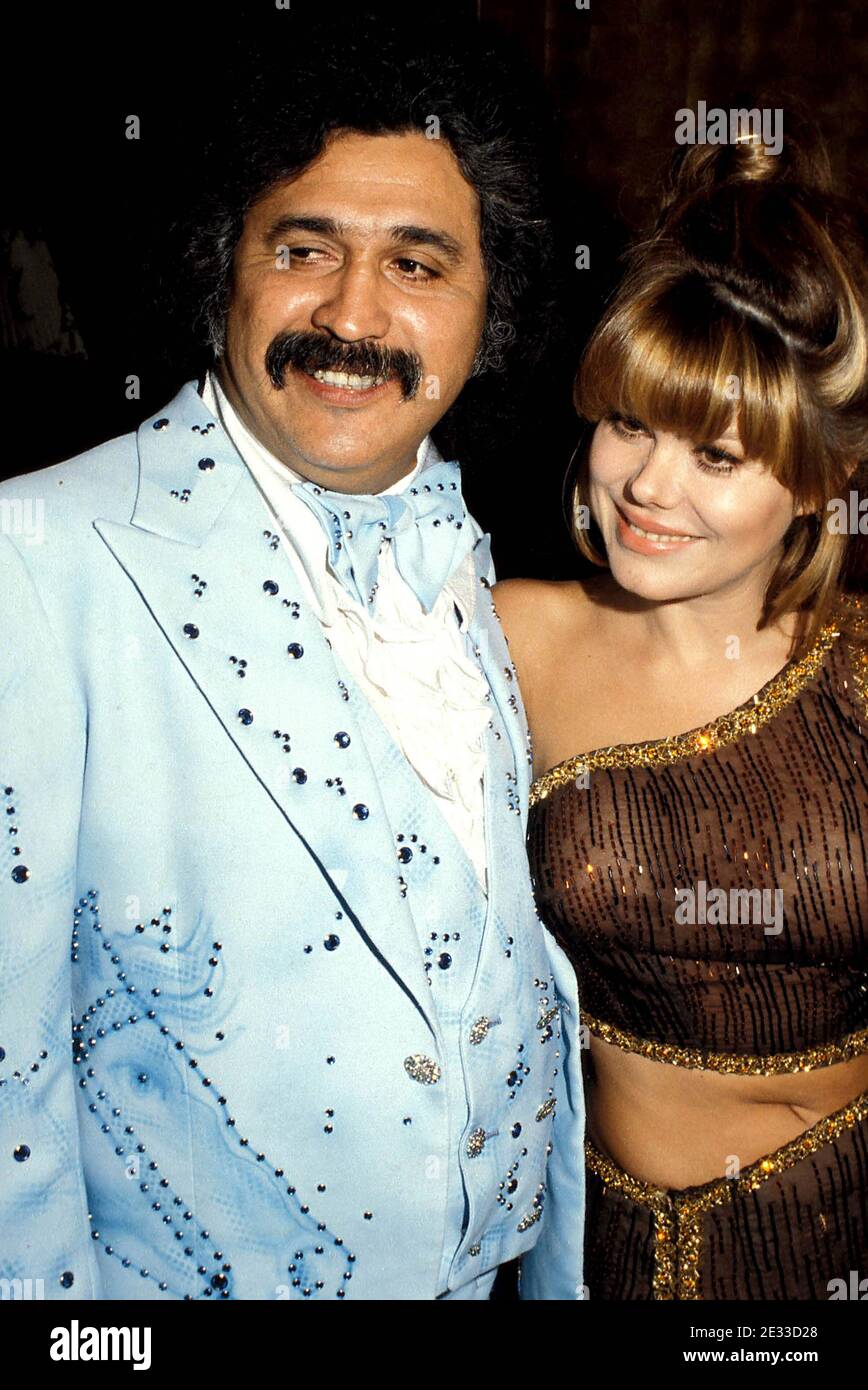 Freddy Fender und Charo 1977 Credit: Ralph Dominguez/MediaPunch ...