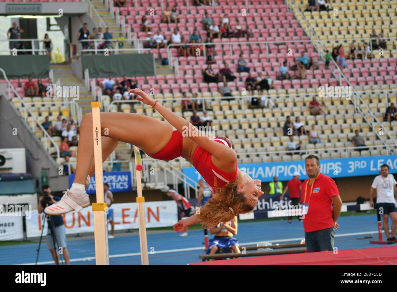 Frauen hochsprung -Fotos und -Bildmaterial in hoher Auflösung – Alamy
