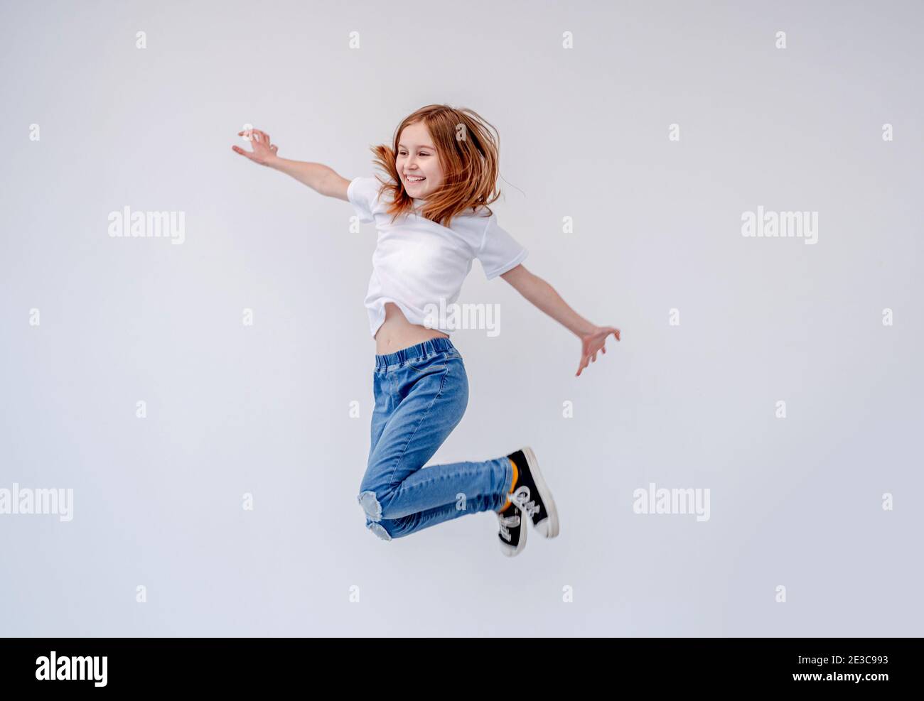 Kind hochsprung -Fotos und -Bildmaterial in hoher Auflösung – Alamy