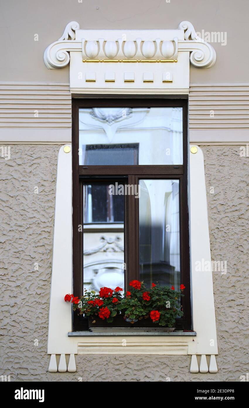 Jugendstil fenster -Fotos und -Bildmaterial in hoher Auflösung – Alamy