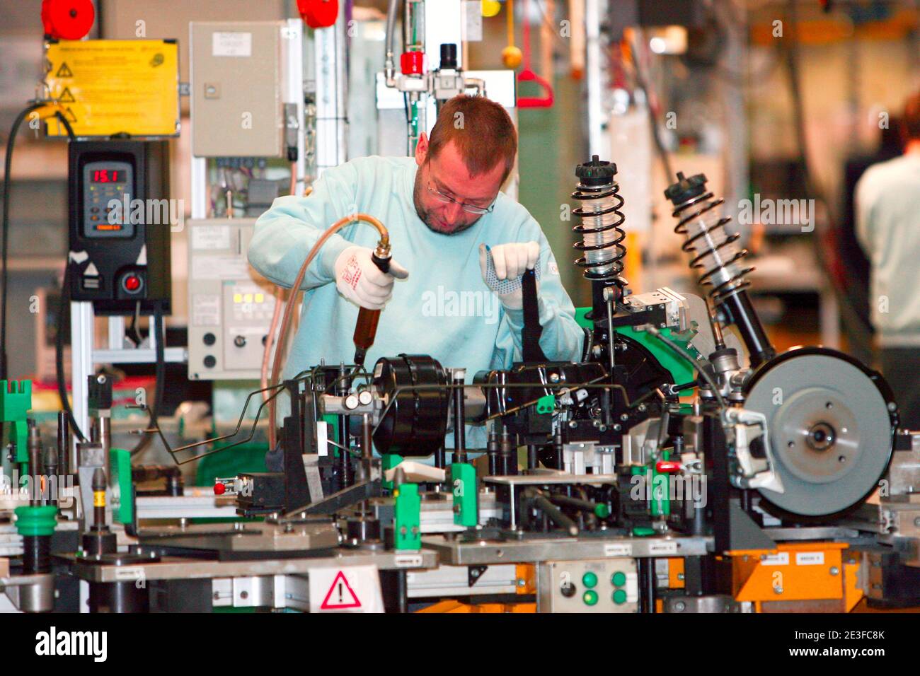Ein Blick ins Innere des Smart Factory Complex in Hambach, Moselle ...