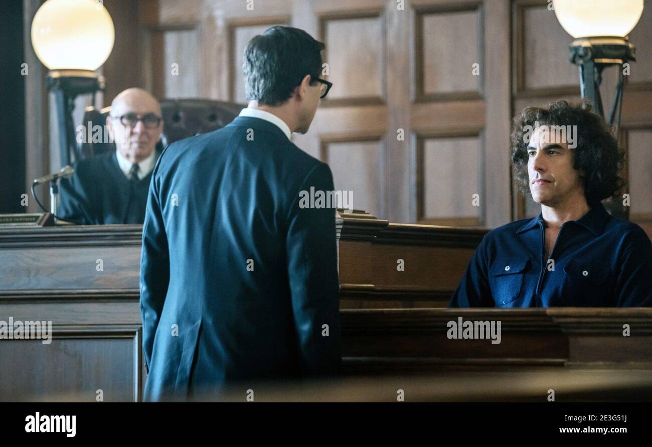 DER PROZESS DER CHICAGO 7, von links: Frank Langella als Julius Hoffman, Joseph Gordon-Levitt ...