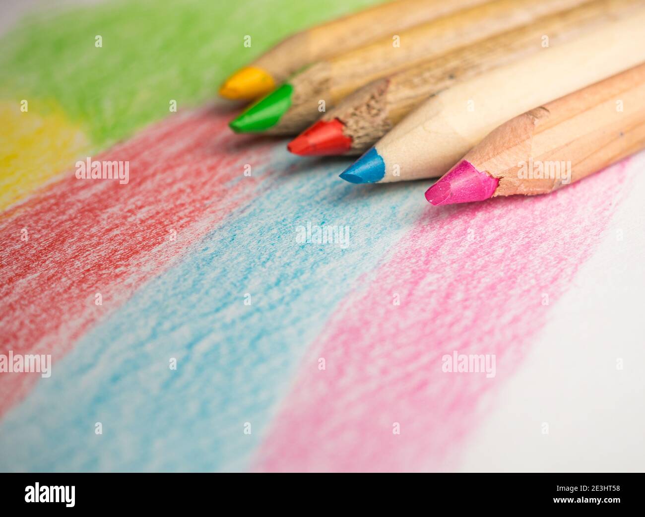 Grünes blatt zeichnen farbstift -Fotos und -Bildmaterial in hoher ...