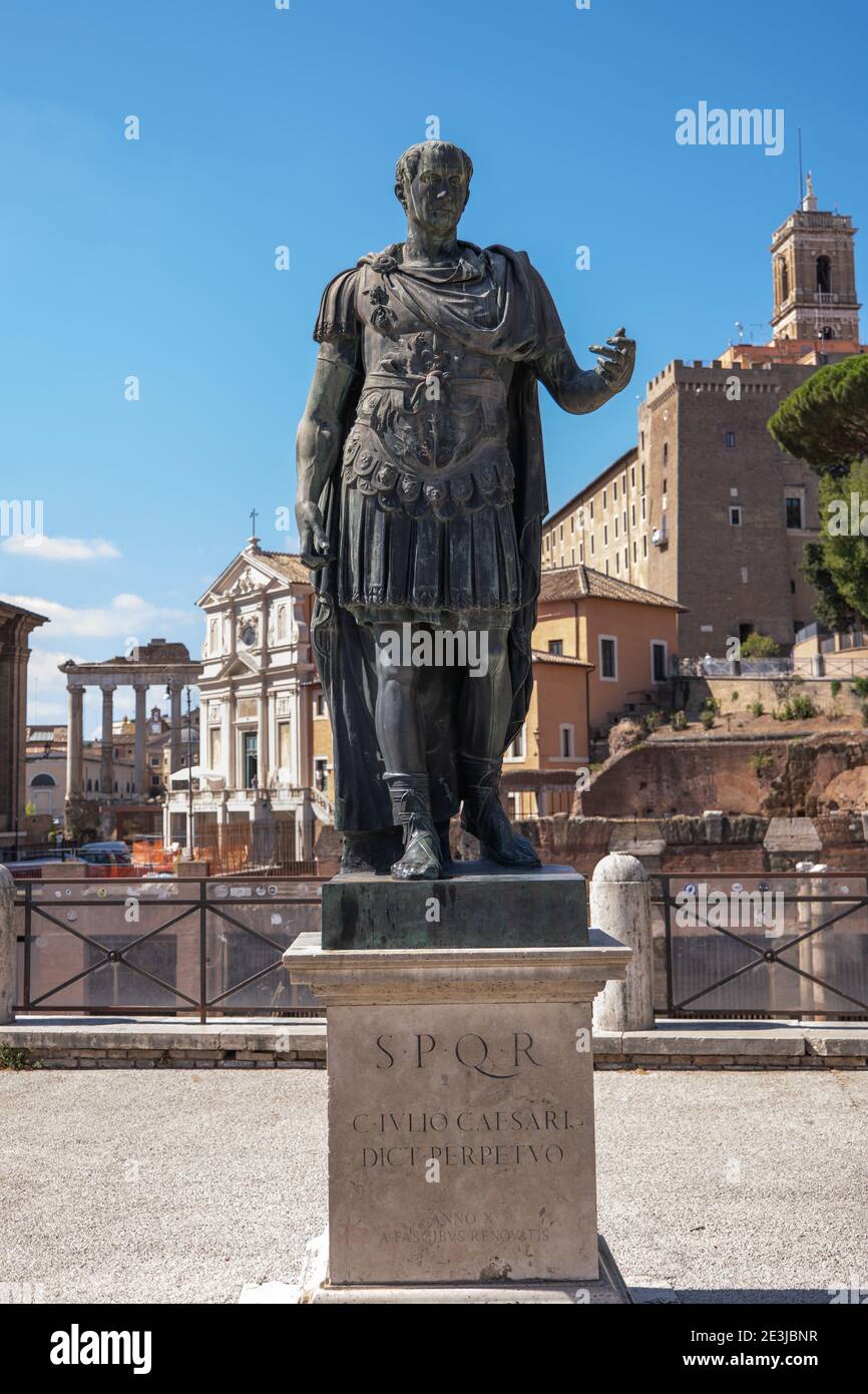 Römische Kaiser Julius Caesar Statue in der Via dei Fori Imperiali in ...