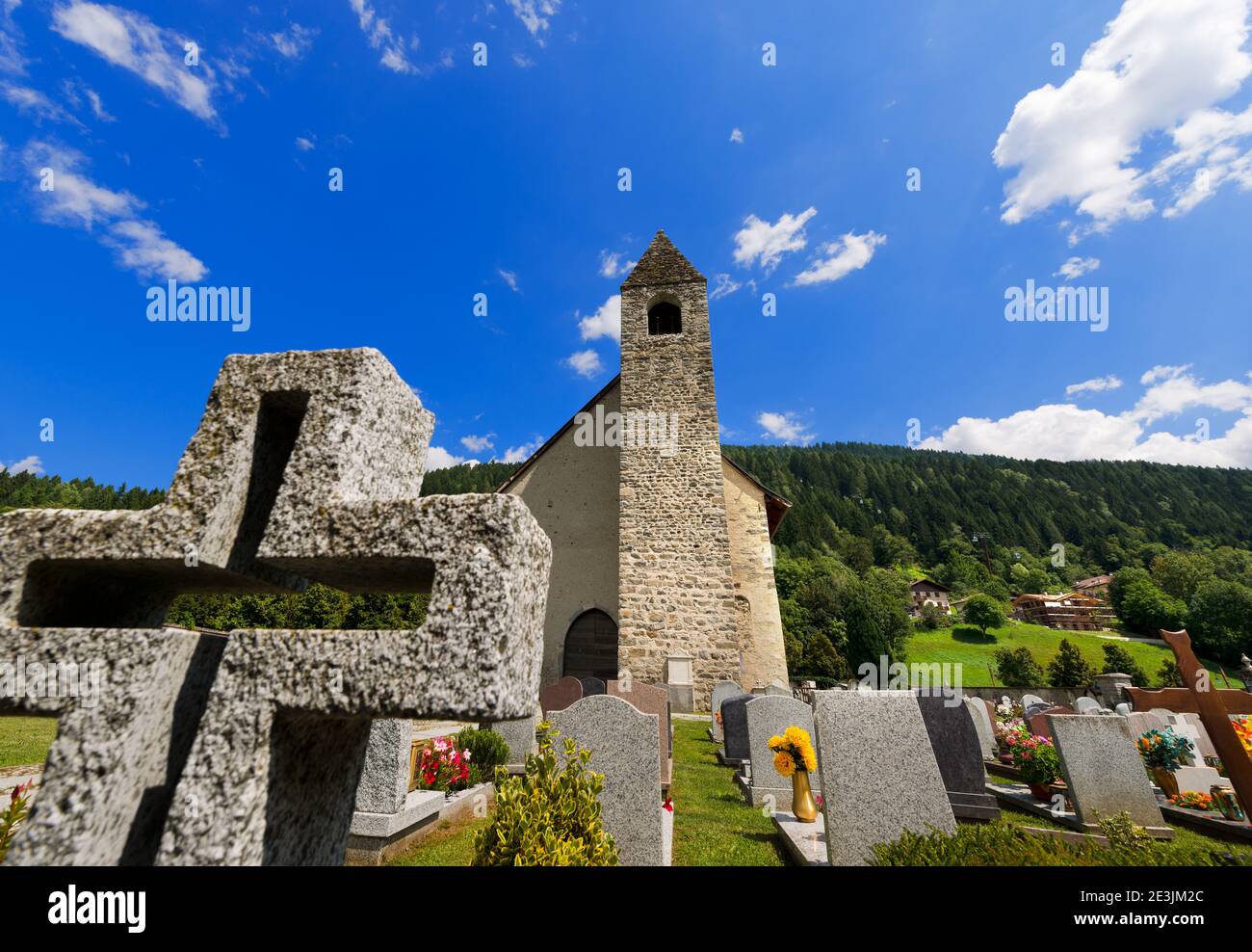 Friedhof im mittelalter -Fotos und -Bildmaterial in hoher Auflösung ...