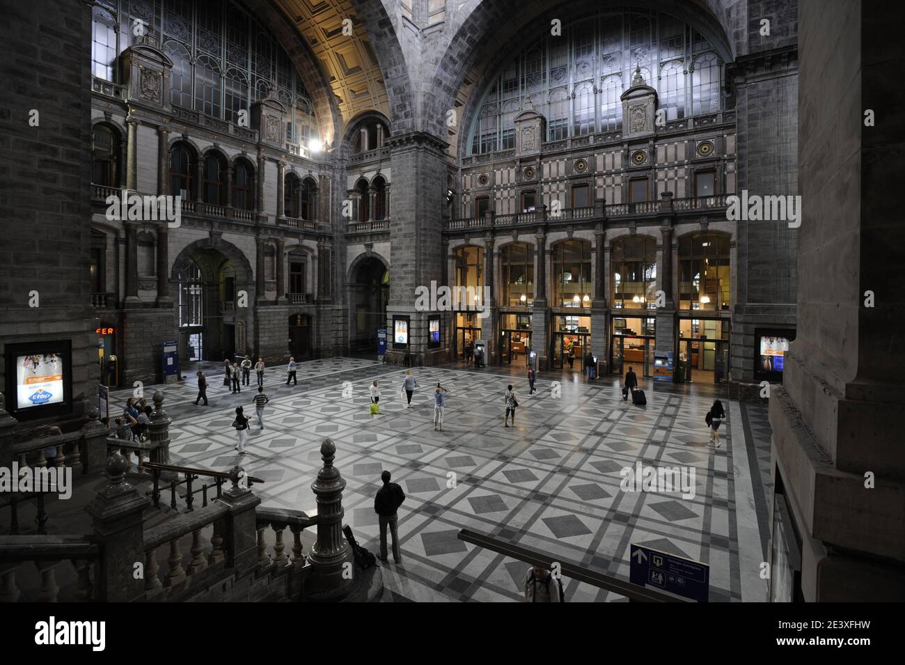 Bahnhof antwerpen centraal -Fotos und -Bildmaterial in hoher Auflösung ...