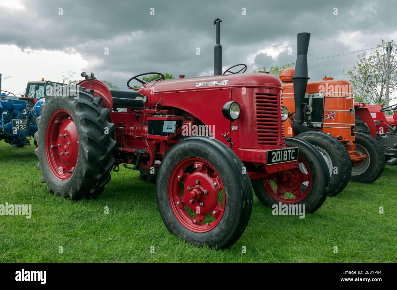 Red david brown tractor -Fotos und -Bildmaterial in hoher Auflösung – Alamy