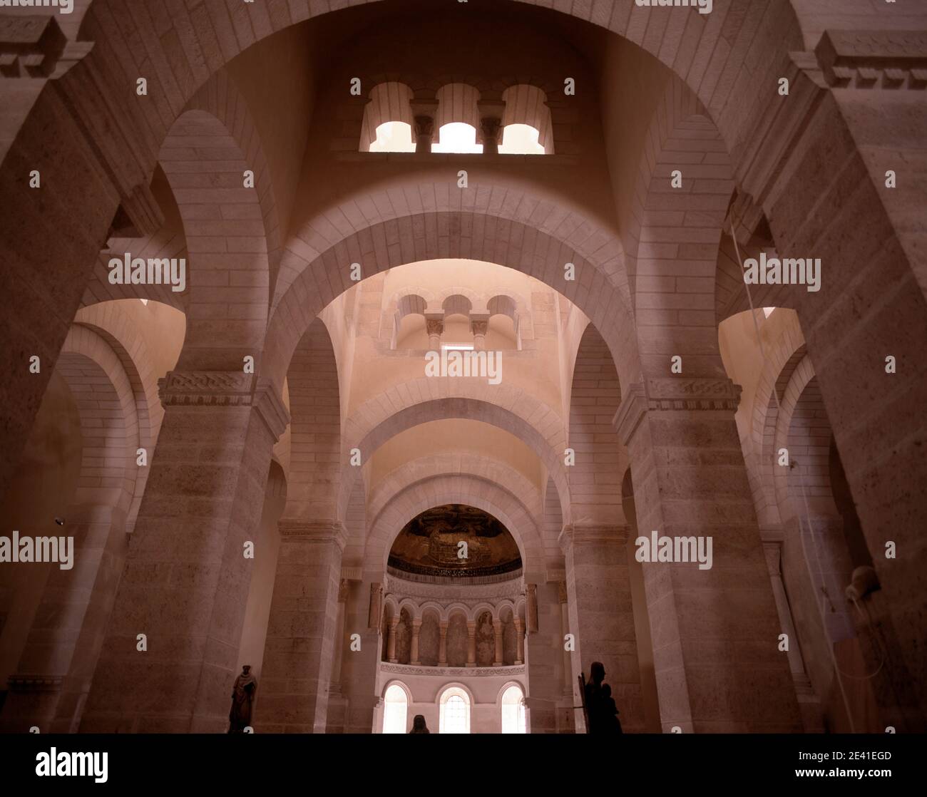 Rundbogen arkaden -Fotos und -Bildmaterial in hoher Auflösung – Alamy