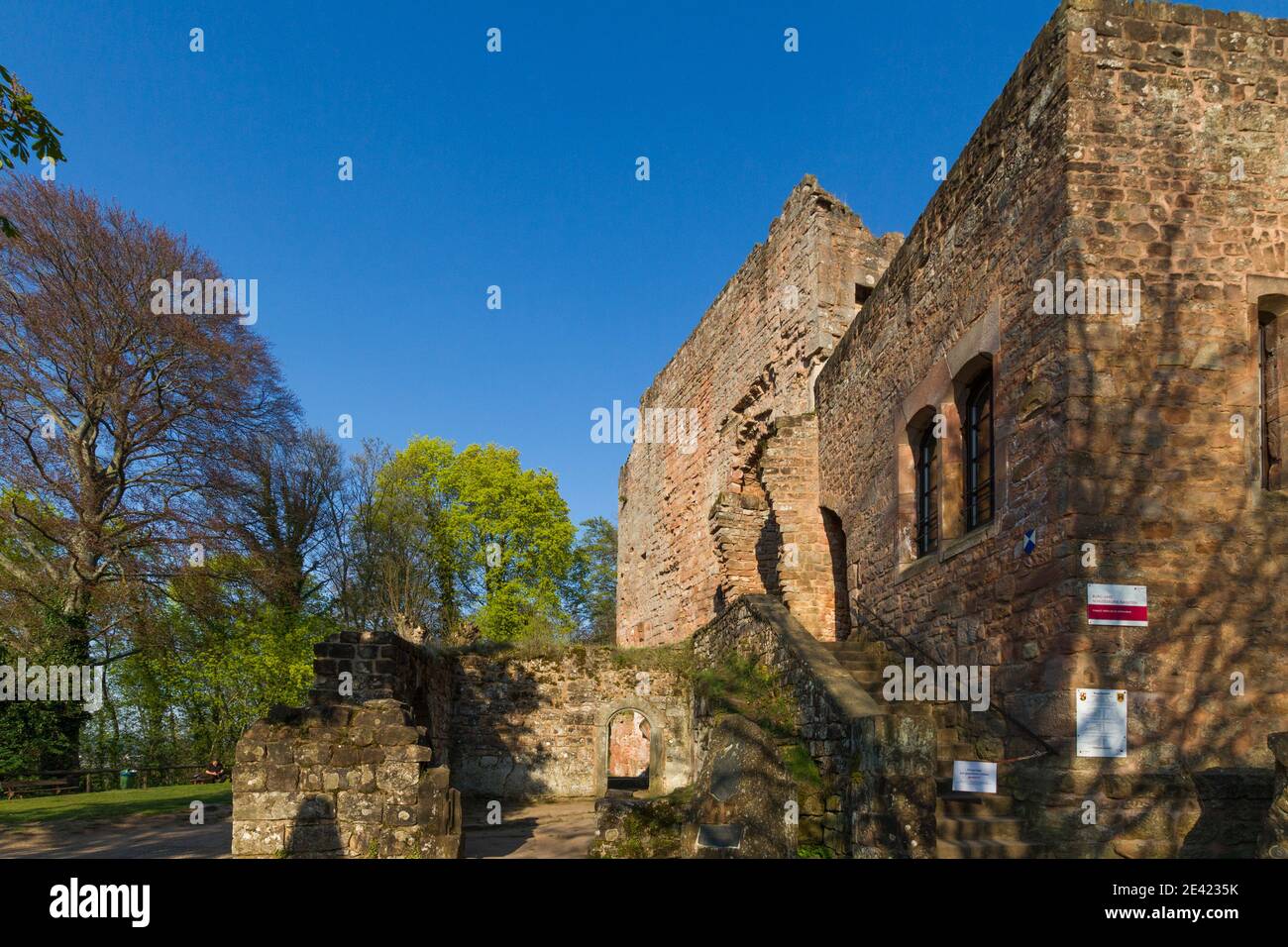 Nanstein hügel -Fotos und -Bildmaterial in hoher Auflösung – Alamy