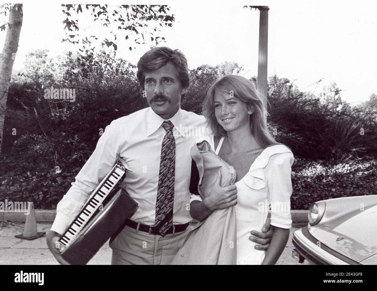 Dirk Benedict mit Toni Hudson im Haus von Fall Guy Producer Glen Larson ...