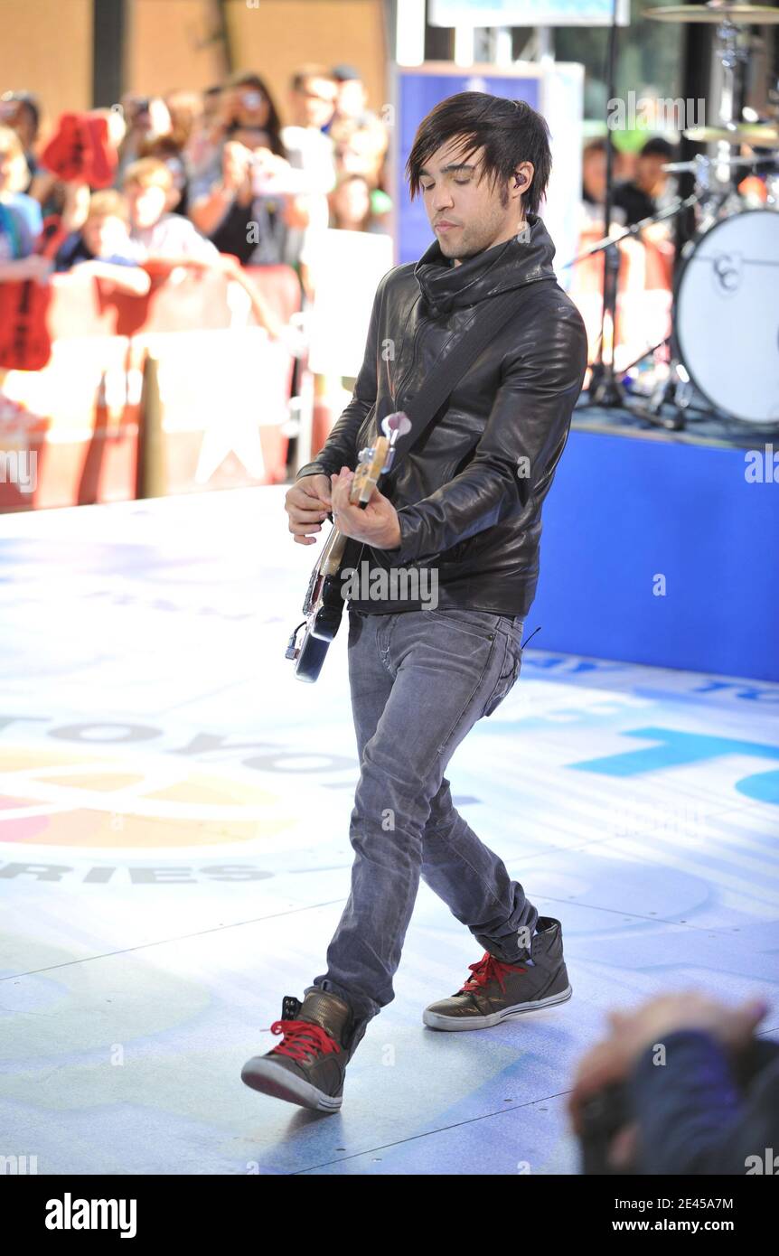 Der Musiker Pete Wentz von Fall Out Boy tritt am 22. Mai 2009 bei NBC's ...
