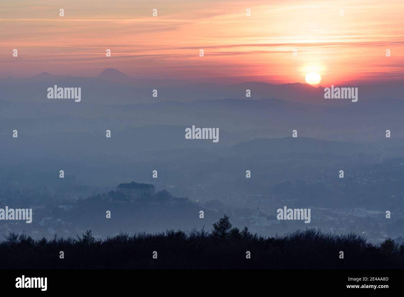 Sonnenuntergang Im Wienerwald Stockfotos und -bilder Kaufen - Alamy